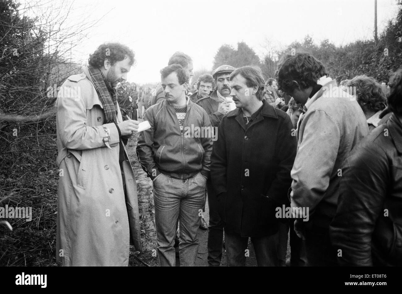 Miners Strike 1984 - 1985, Pictured. Pickets and Police clash at Daw ...