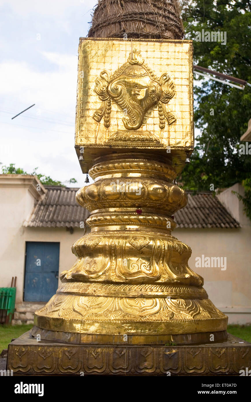 Flag mast in Vaikuntha Perumal Vishnu temple Pallava King Nandivarman ...