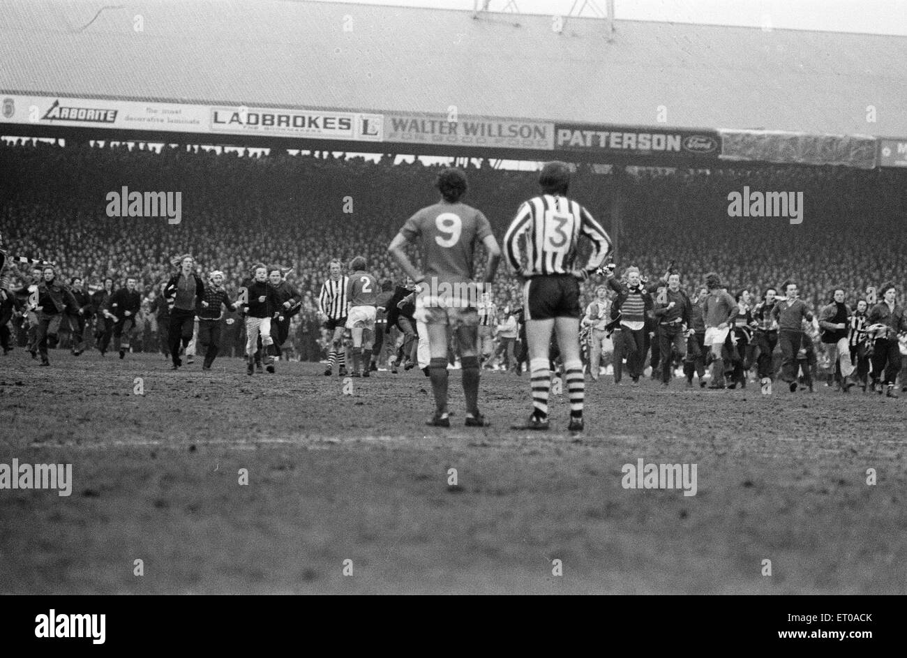 Football hooligans 1970s hi-res stock photography and images - Alamy