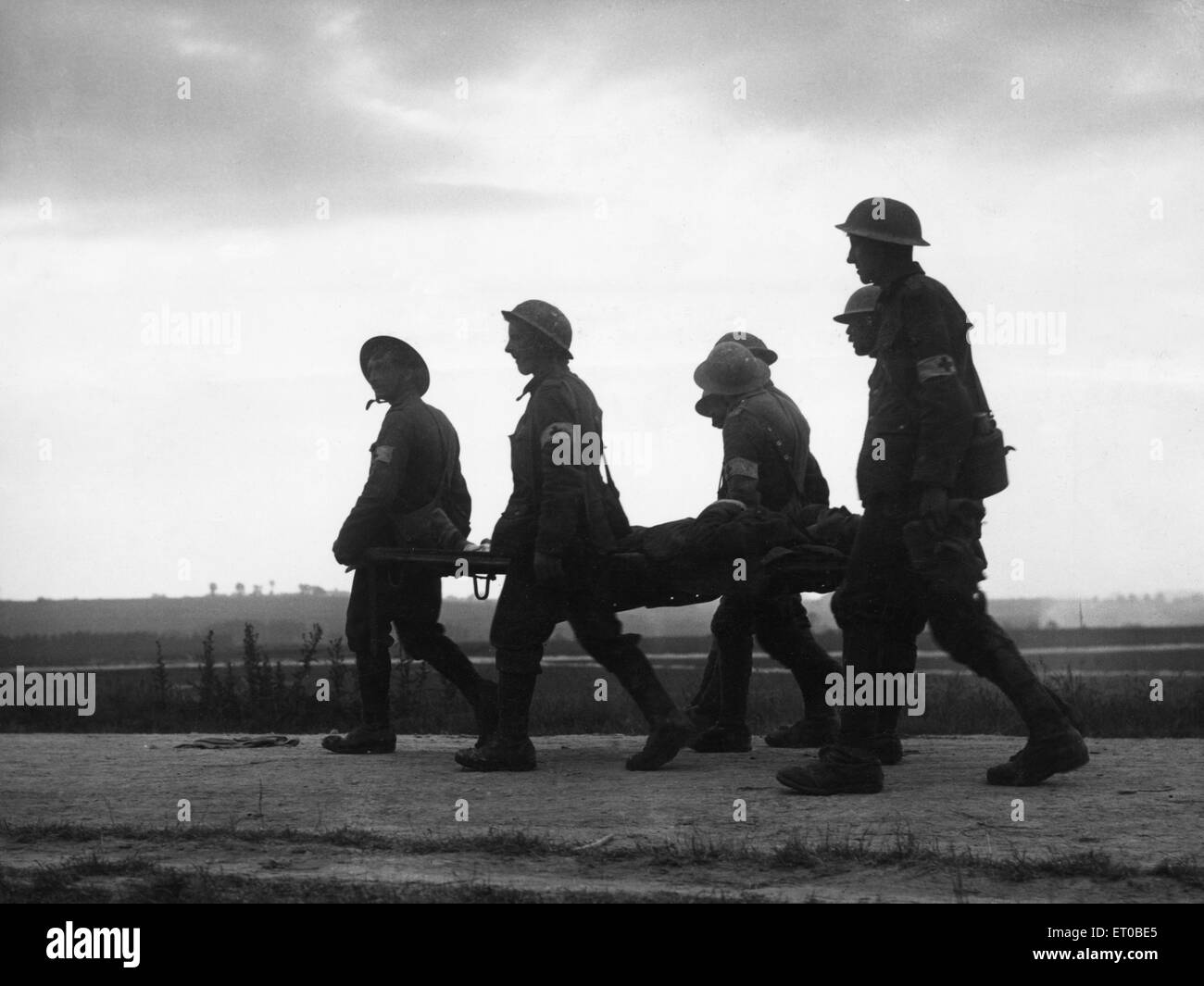 Ww1 soldiers silhouette hi-res stock photography and images - Alamy