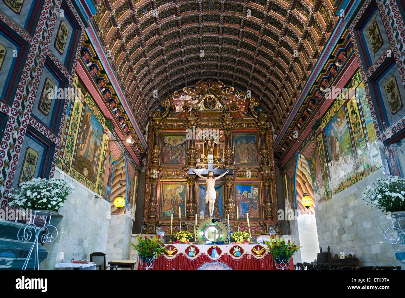 Exquisite Murals around altar in Saint Mary Forane church at Kanjoor ...