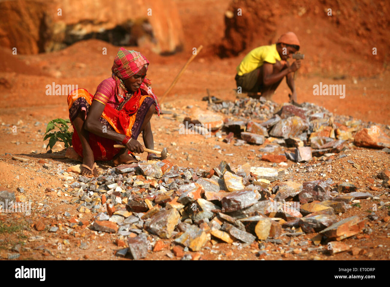 woman breaking stones, Jamshedpur, Jharkhand, India, Indian life Stock ...