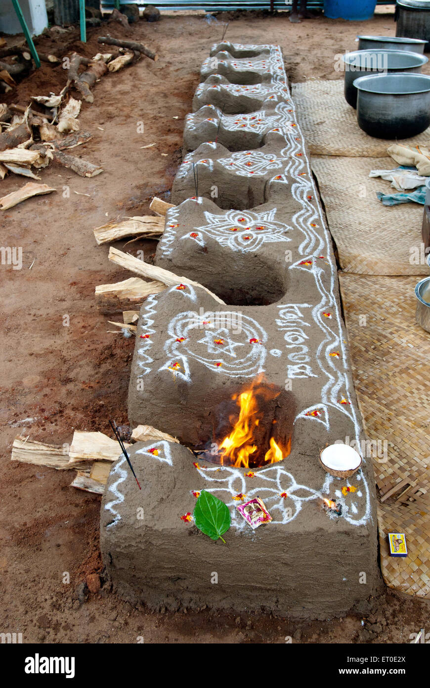 Cooking fireplace, Nattukotai Chettiar wedding, Nagarathar, Chettinad ...