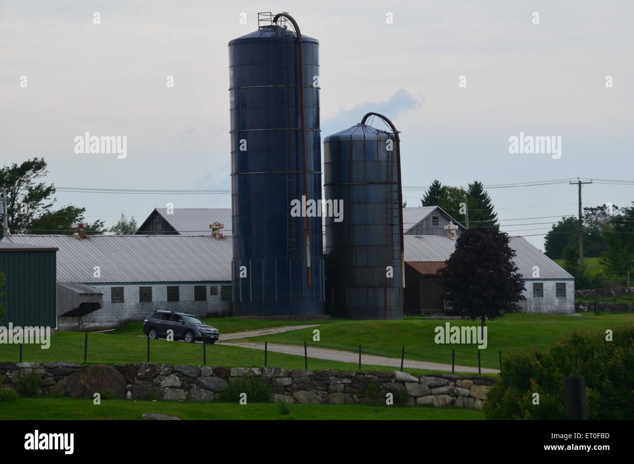 Barn and silos Stock Photo - Alamy