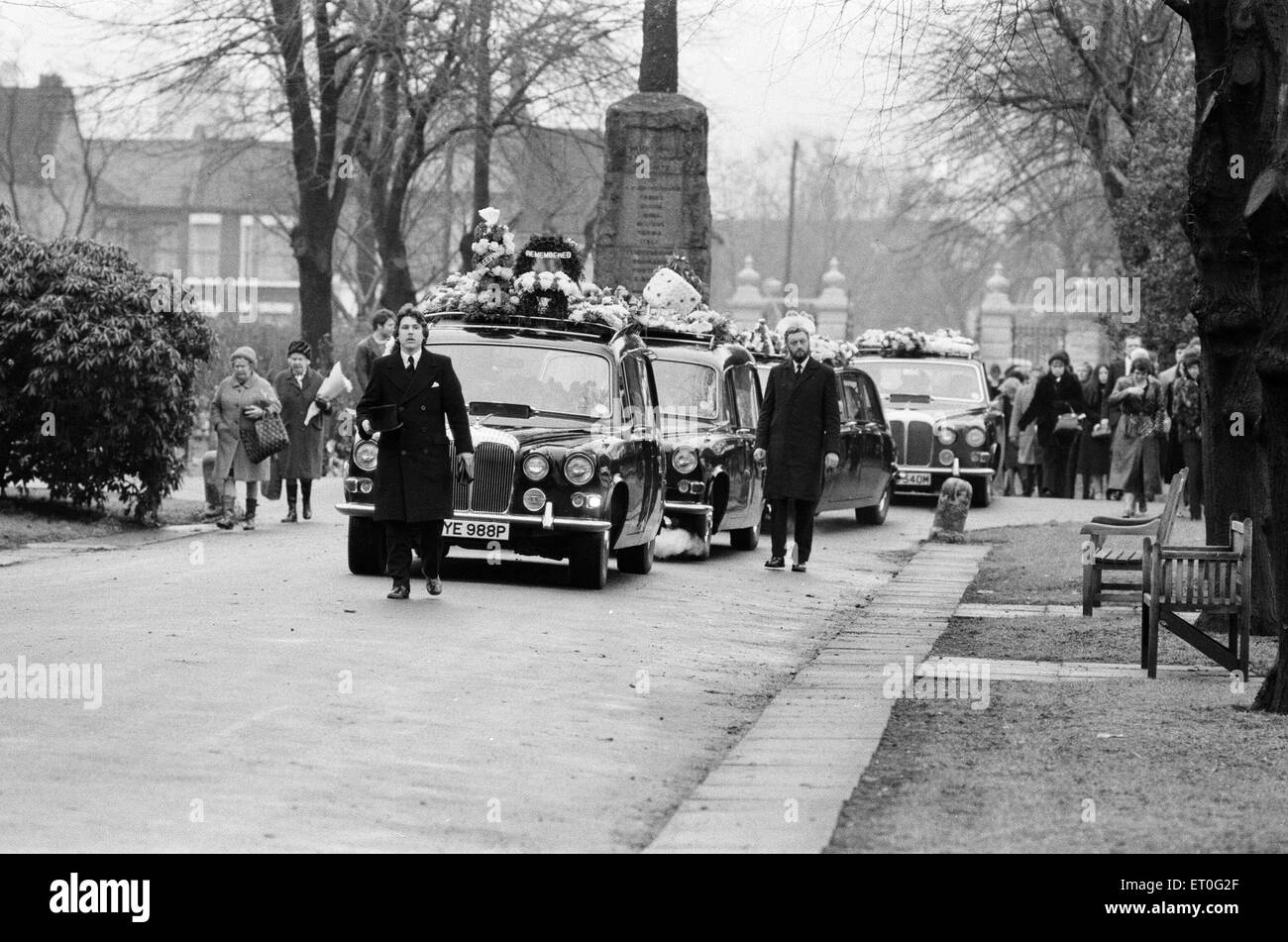 Funeral of Mickey Calvey, who was shot dead by Police after a 10,000 ...