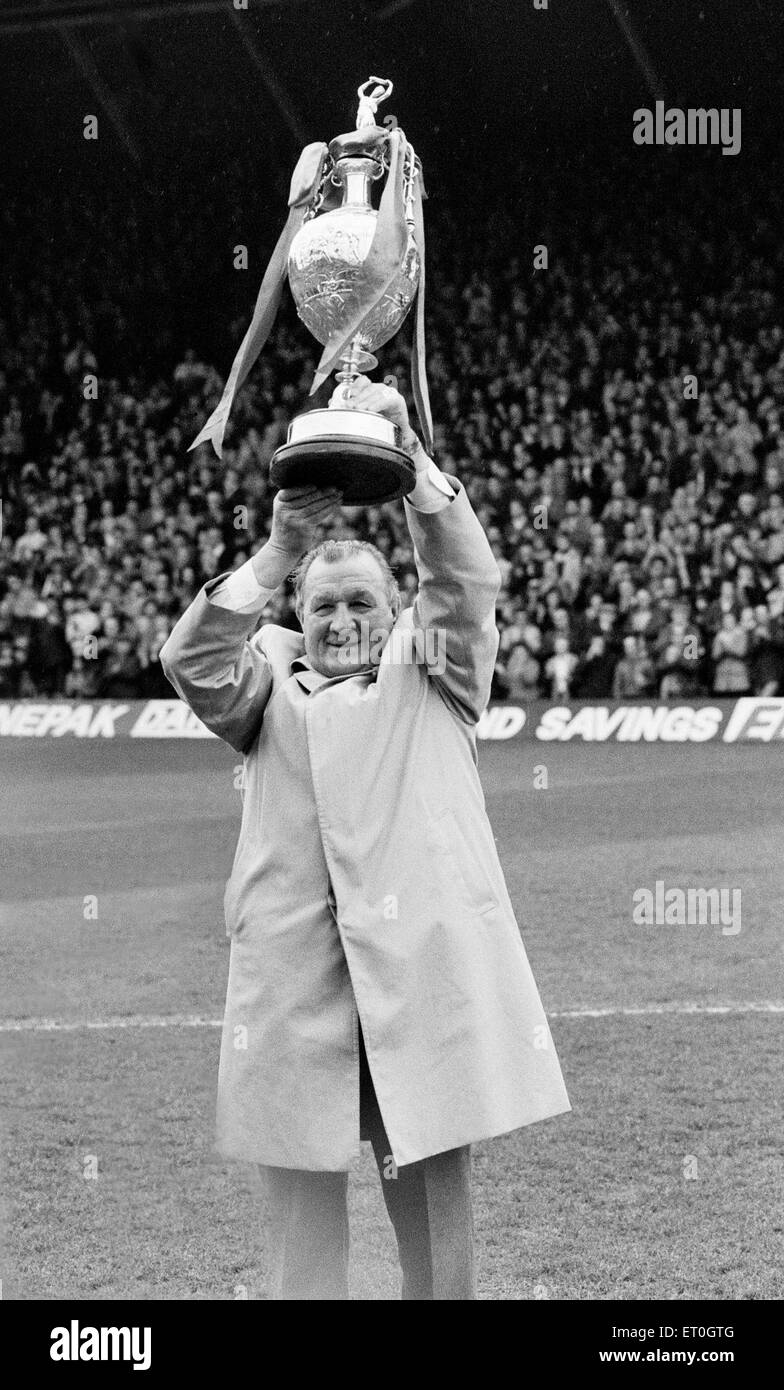 English division one trophy hi-res stock photography and images - Alamy