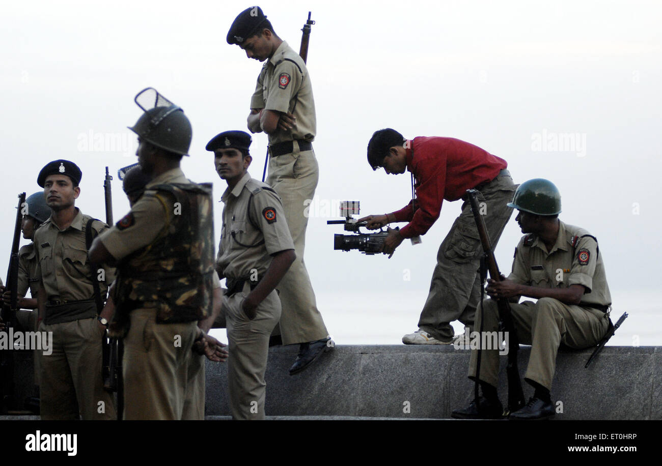 News photographer & police waiting to fight Deccan Mujahideen ...