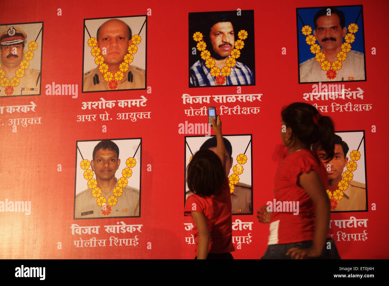 Police officers homage, 2008 Mumbai attack, terrorist attack, terror ...