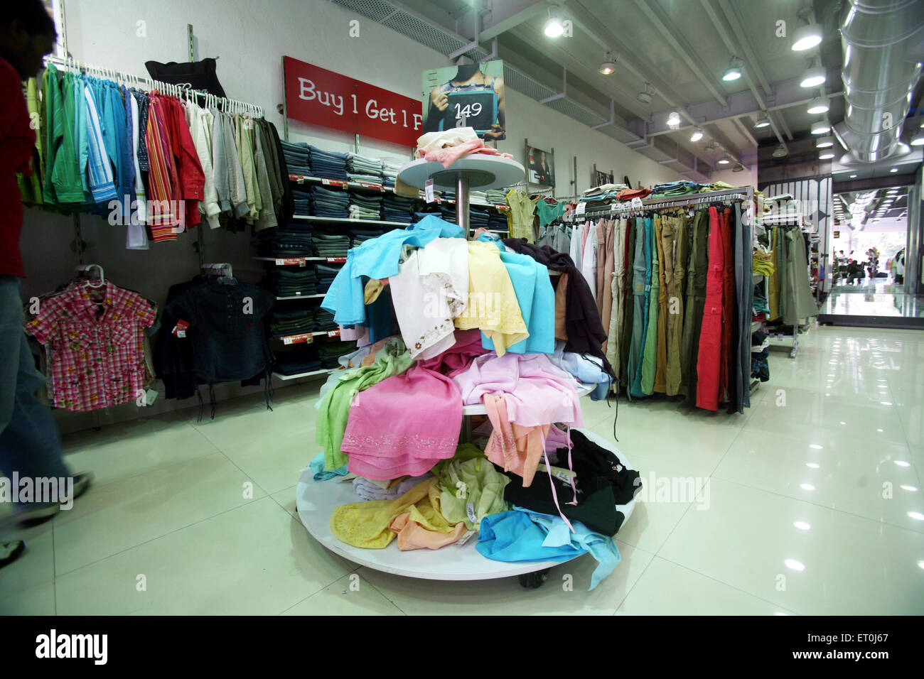 Garment display at Loot garment store, Andheri, Bombay, Mumbai ...