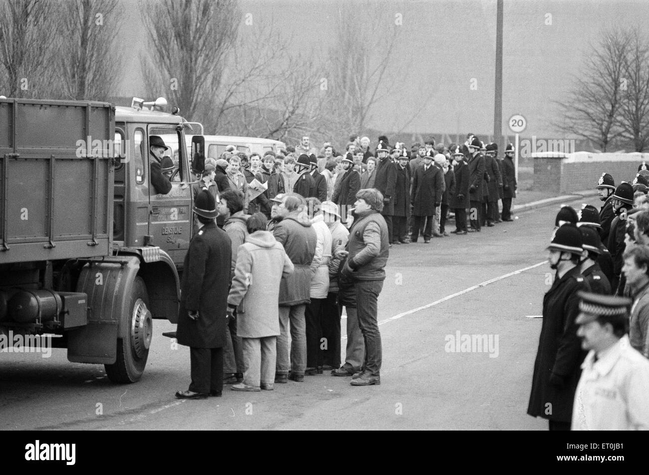 Miners Strike 1984 - 1985, Pictured. Pickets at Lea Hall Colliery ...