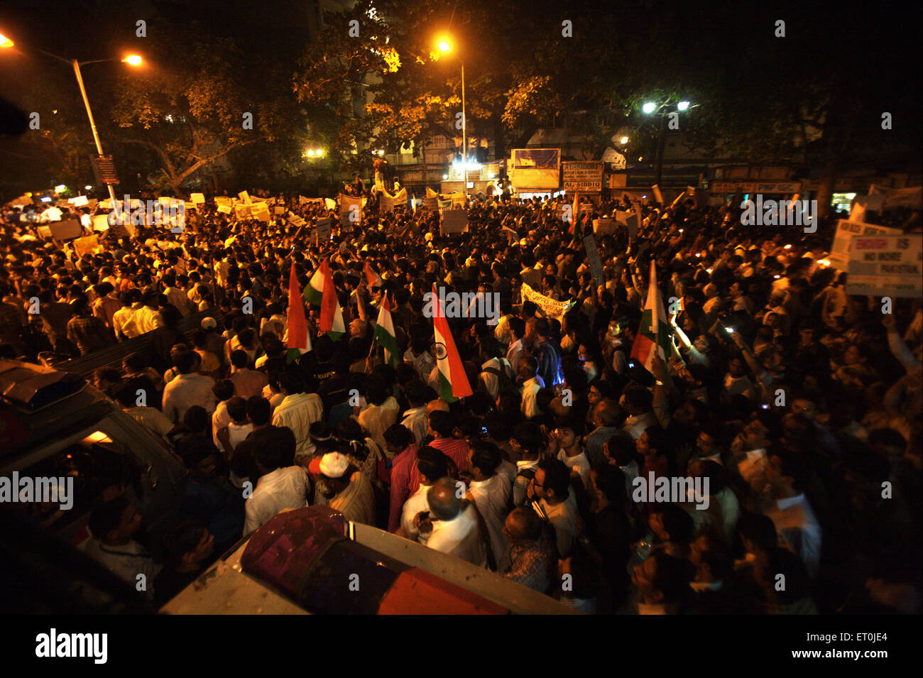 Thousands of Mumbaikars part mass protest march Gateway terrorist ...