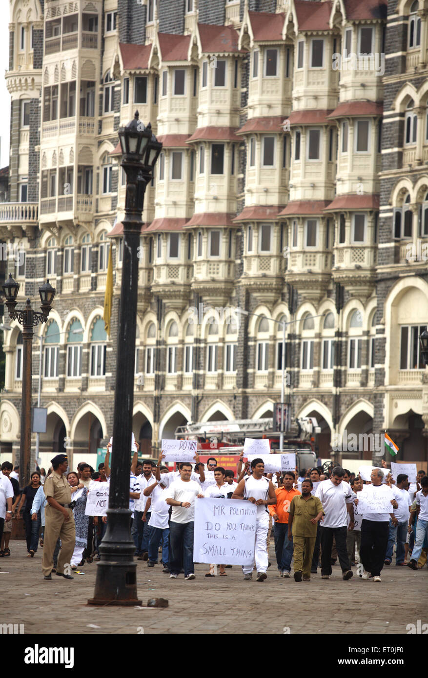 Thousands Mumbaikars took part in mass protest Taj Mahal hotel ...