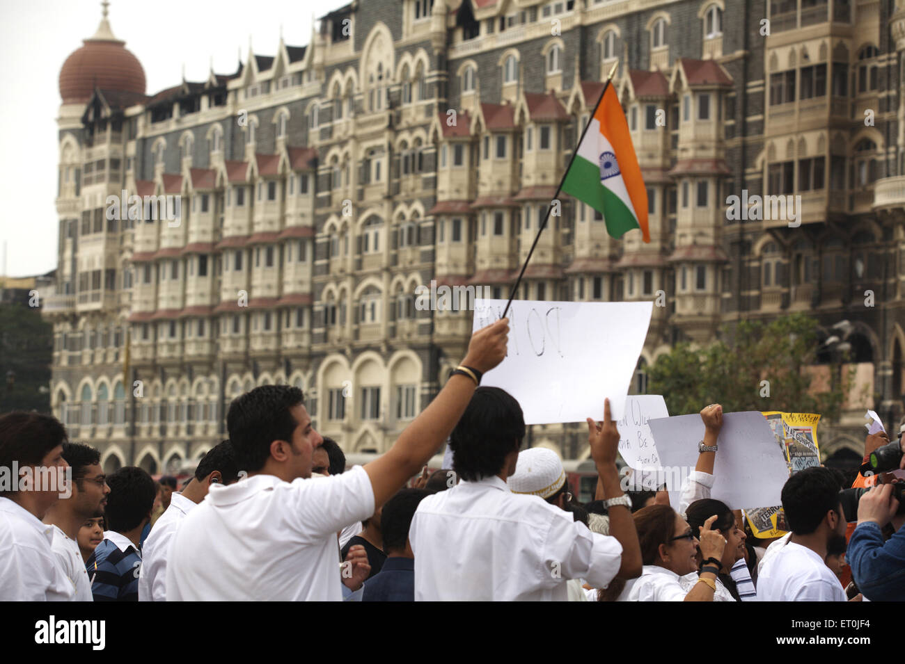 Thousands Mumbaikars took part mass protest Taj Mahal hotel terrorist ...