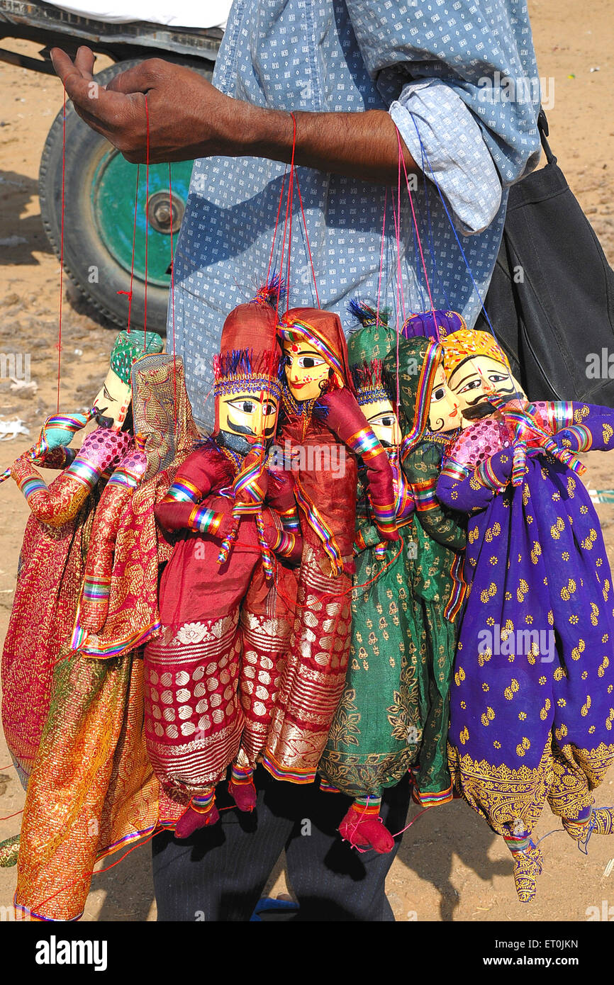 Faceless puppets hi-res stock photography and images - Alamy