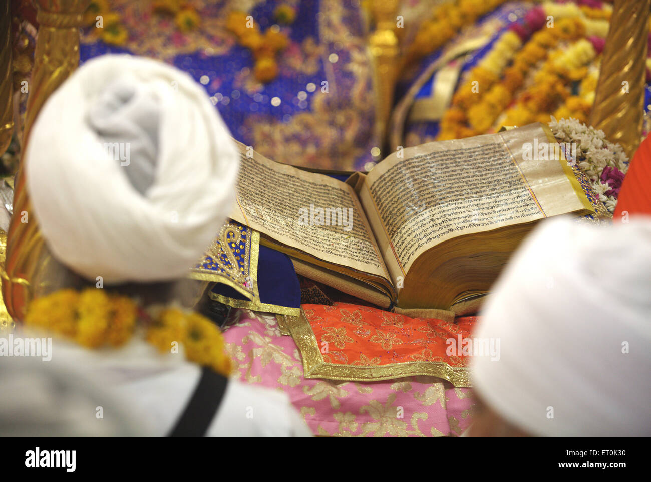 Sikh reading guru granth sahib hi-res stock photography and images - Alamy