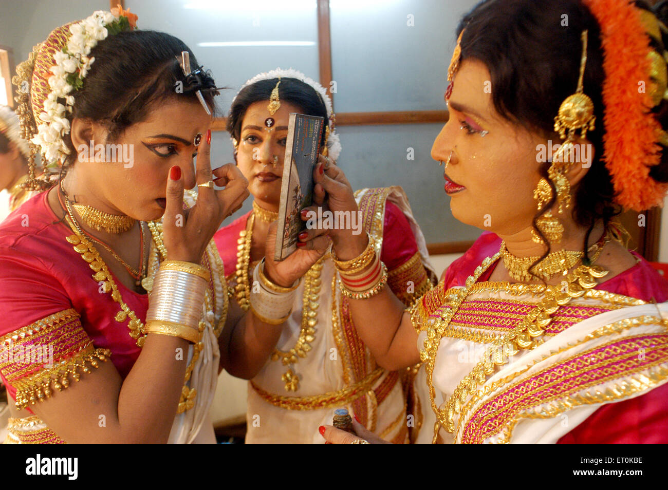 male actors, traditional Marathi theatre, Bin Baicha Tamasha, India ...