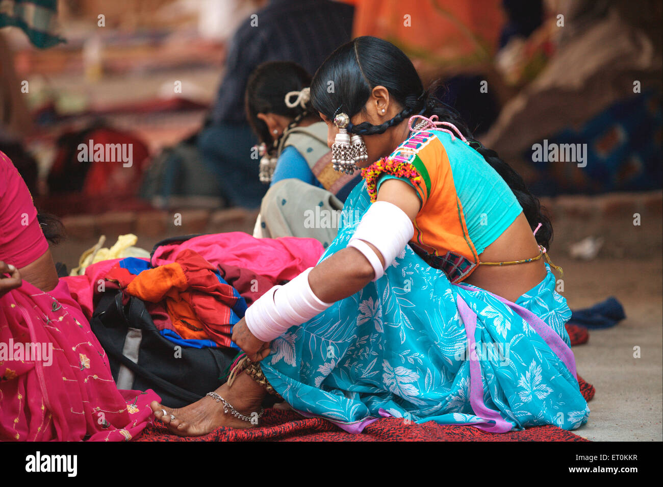 Tribal attire hi-res stock photography and images - Alamy