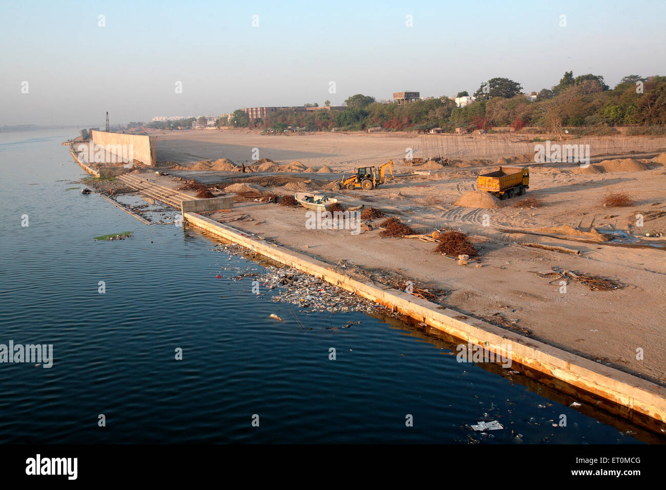 Sabarmati river development, Ahmedabad, Gujarat, India Stock Photo - Alamy