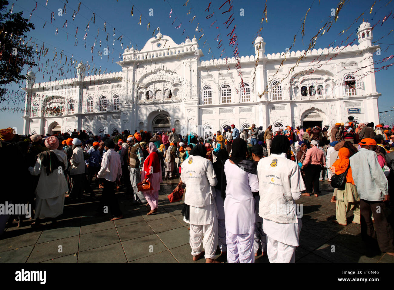 Devotees at gates of Anandpur sahib Gurudwara during Hola Mohalla ...