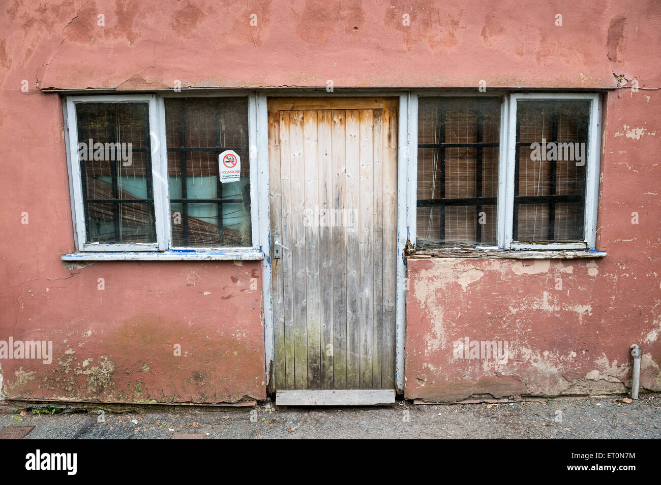 Rotten windows hi-res stock photography and images - Alamy