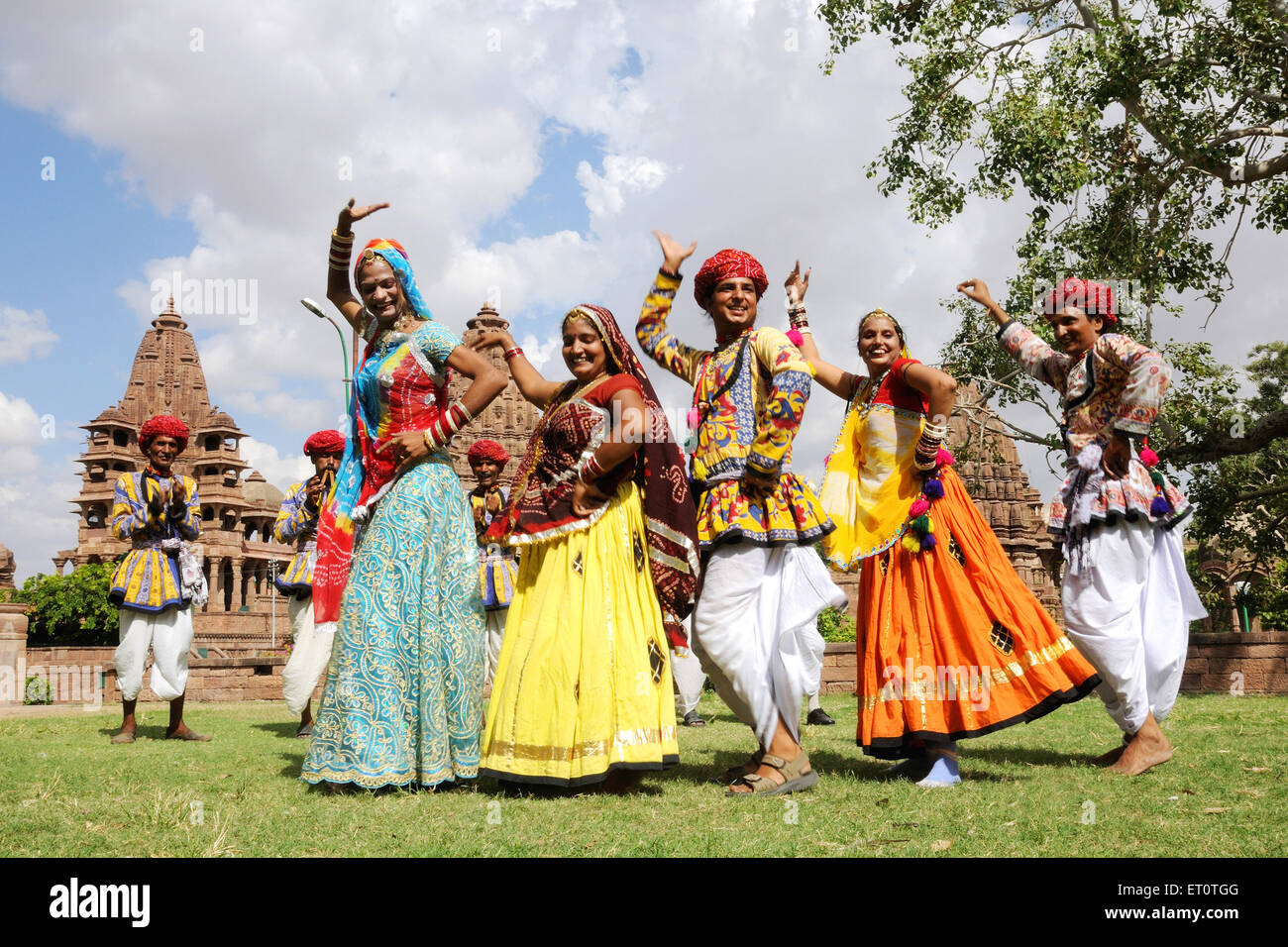 Folk Dance Of Uttar Pradesh Traditional Dress Of Up Lifestyle Fun