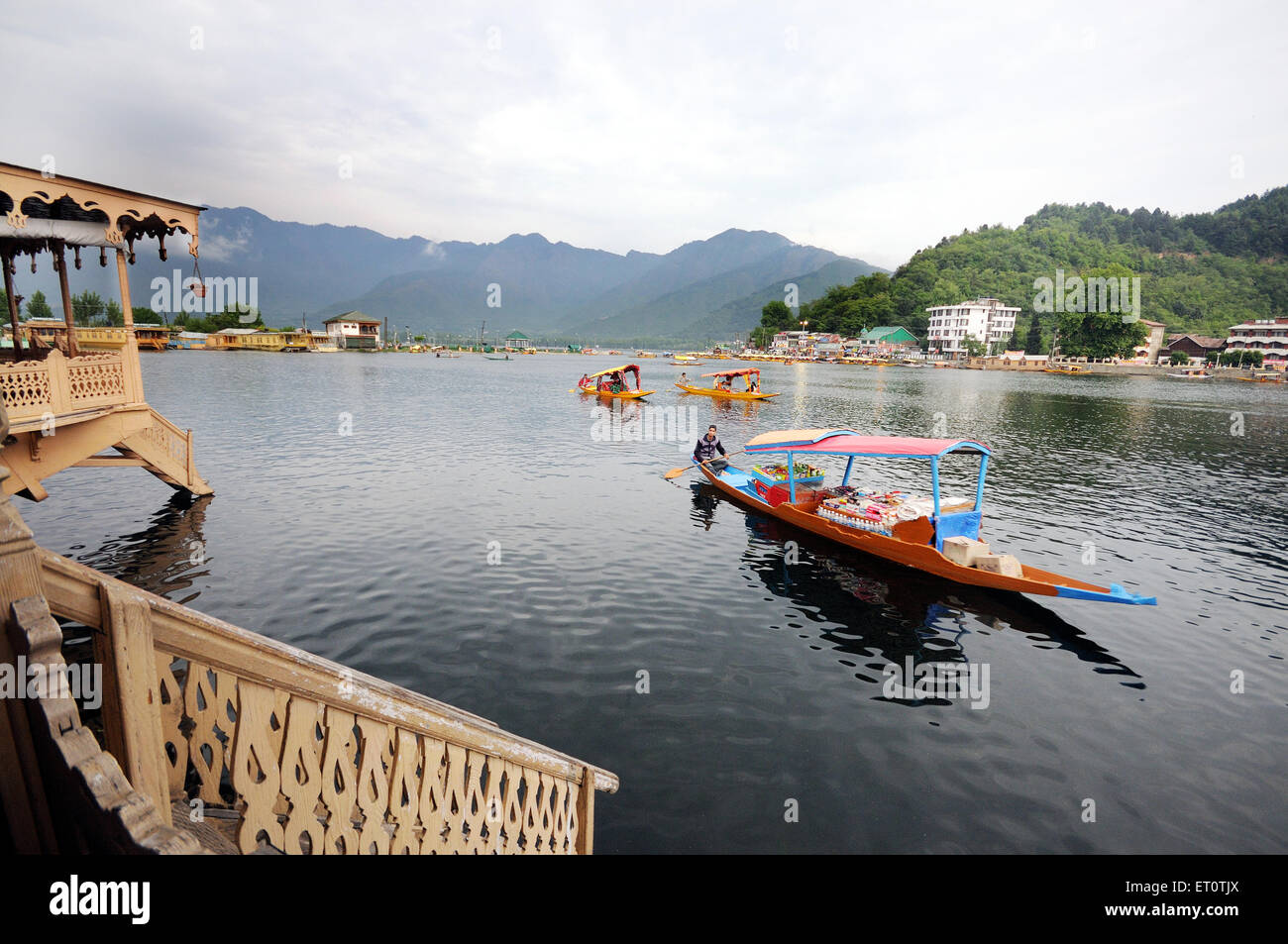 Shikaras In Dal Lake High Resolution Stock Photography and Images - Alamy