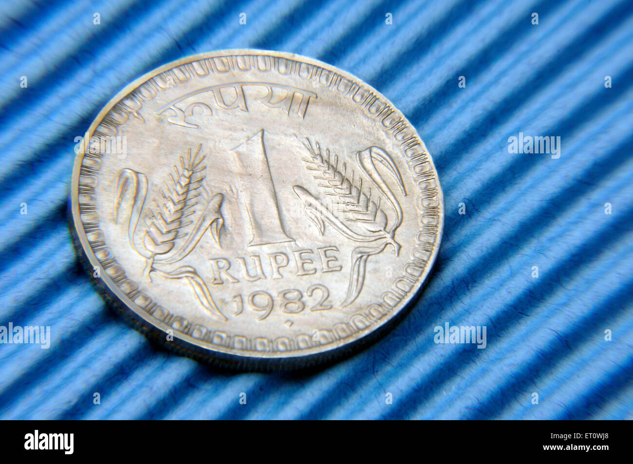 One rupee coin hi-res stock photography and images - Alamy