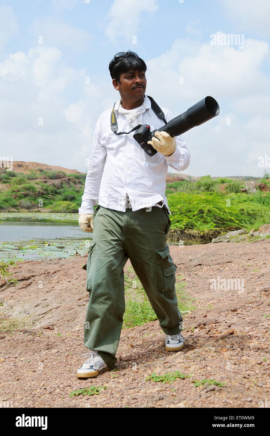 Walking pose hi-res stock photography and images - Alamy