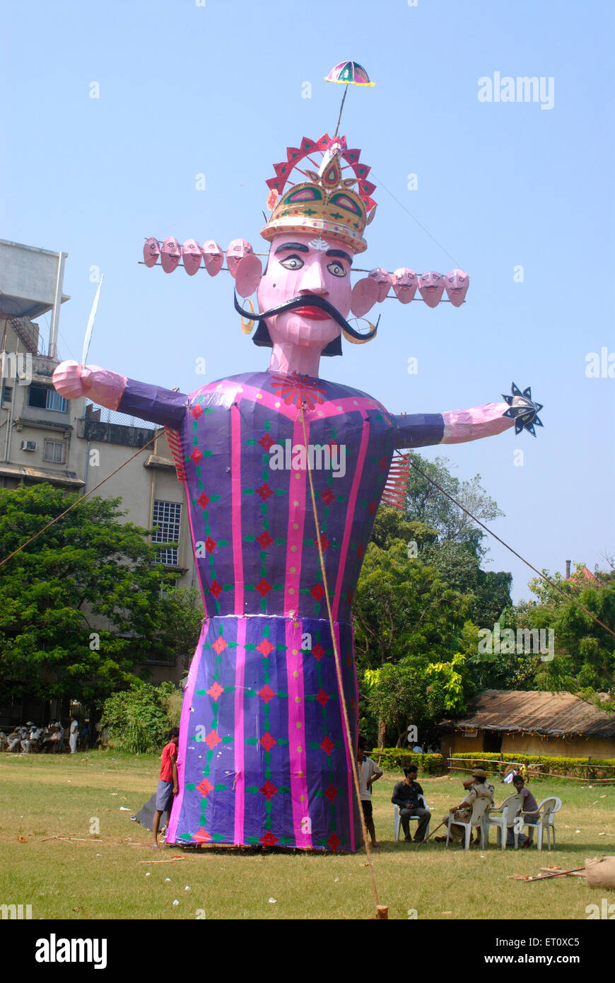 Ten heads demon king of Lanka Ravana huge effigy made for dahan ...