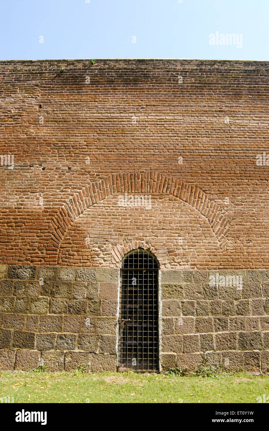 Coursed rubble walls hi-res stock photography and images - Alamy