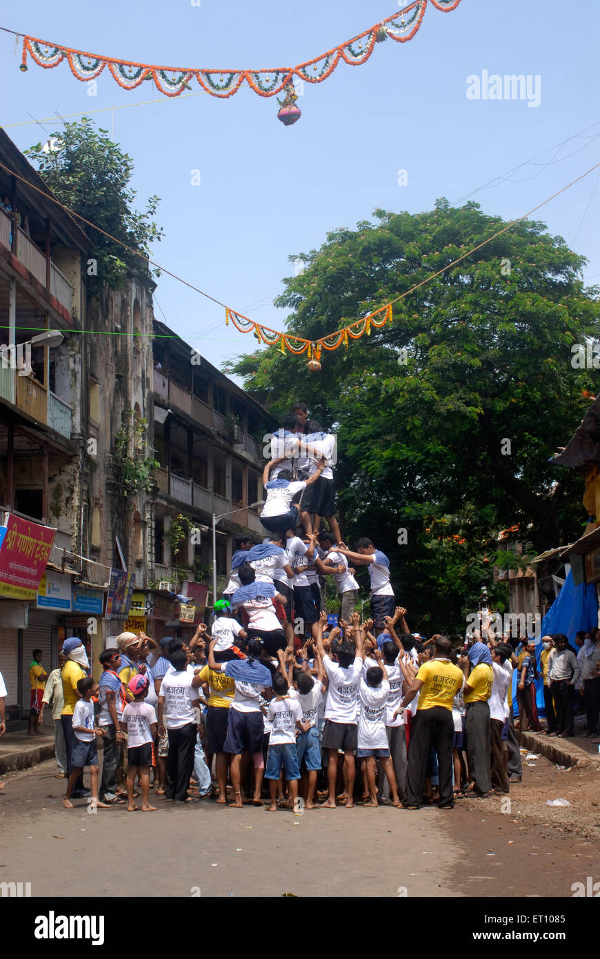 Human pyramid trying to break dahi handi on janmashtami festival at ...