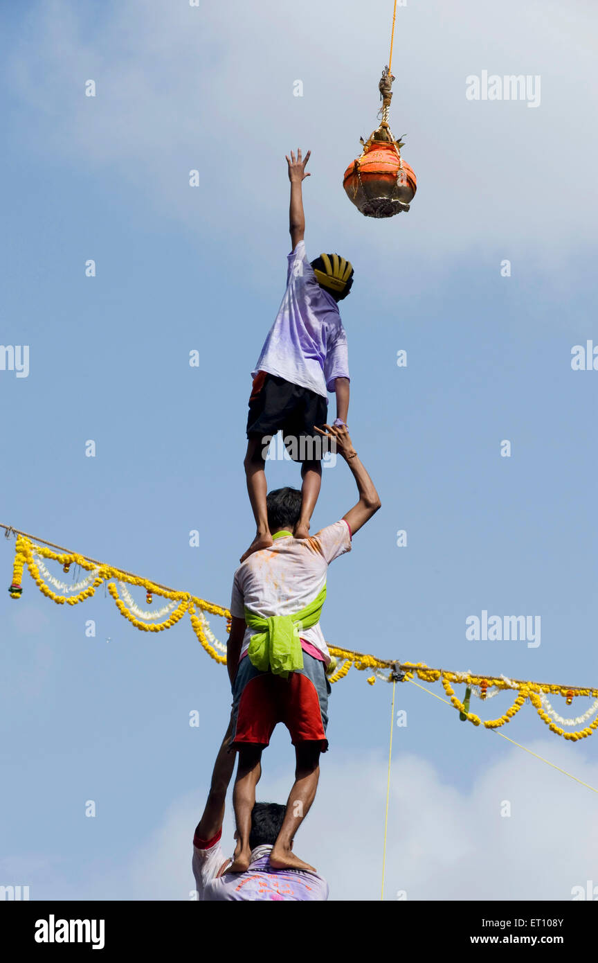 Human pyramid trying to catch dahi handi on janmashtami festival at ...