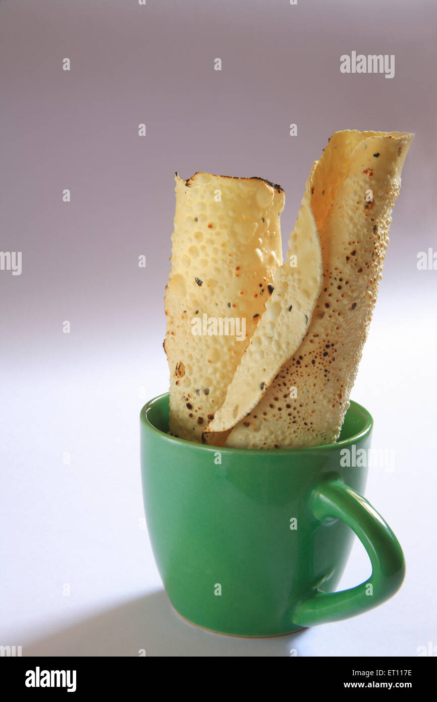 Roasted papad, papadum, papadam, papadom, poppadom, thin bread, crisp ...