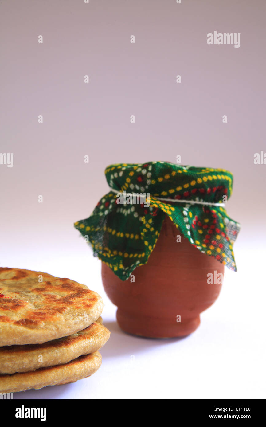 Bhakri jowar bread with buttermilk in earthen pot cover with cloth on ...
