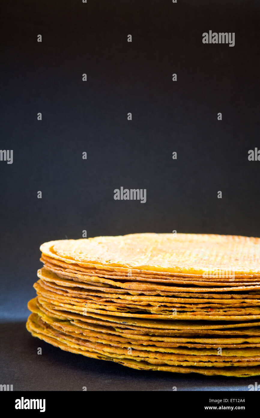 methi khakhra, roasted cracker, thin cracker, crispy cracker, crunchy ...