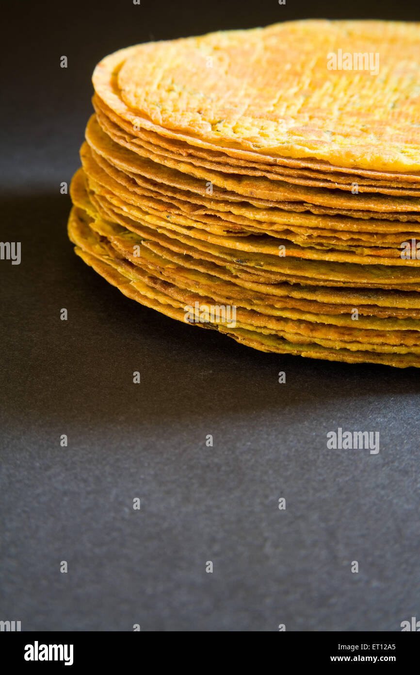 methi khakhra, roasted cracker, thin cracker, crispy cracker, crunchy ...