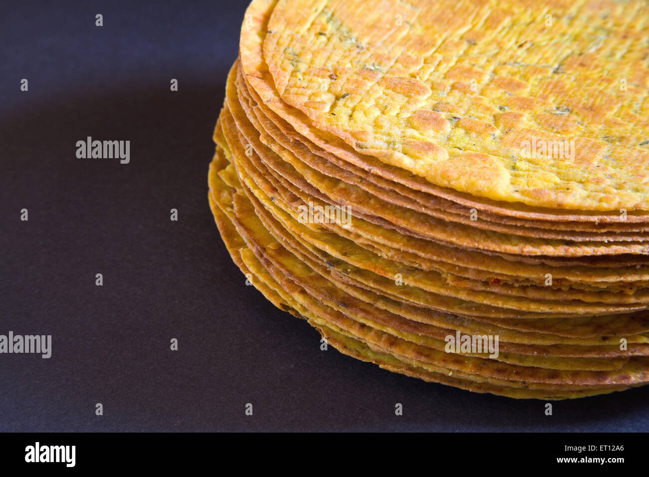 methi khakhra, roasted cracker, thin cracker, crispy cracker, crunchy ...