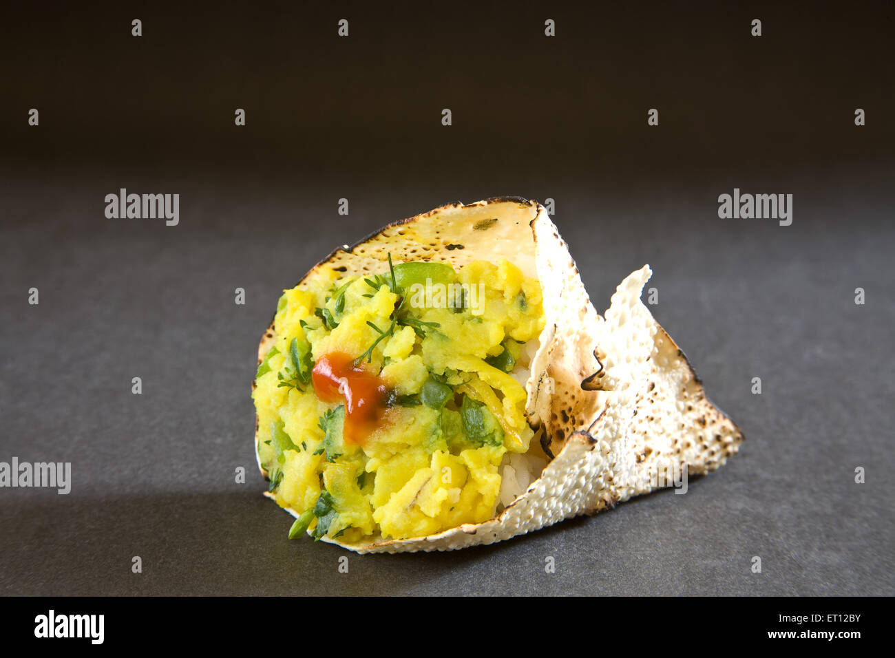 roasted papad, papadum, poppadom, Indian snack, cracker, potato filling ...