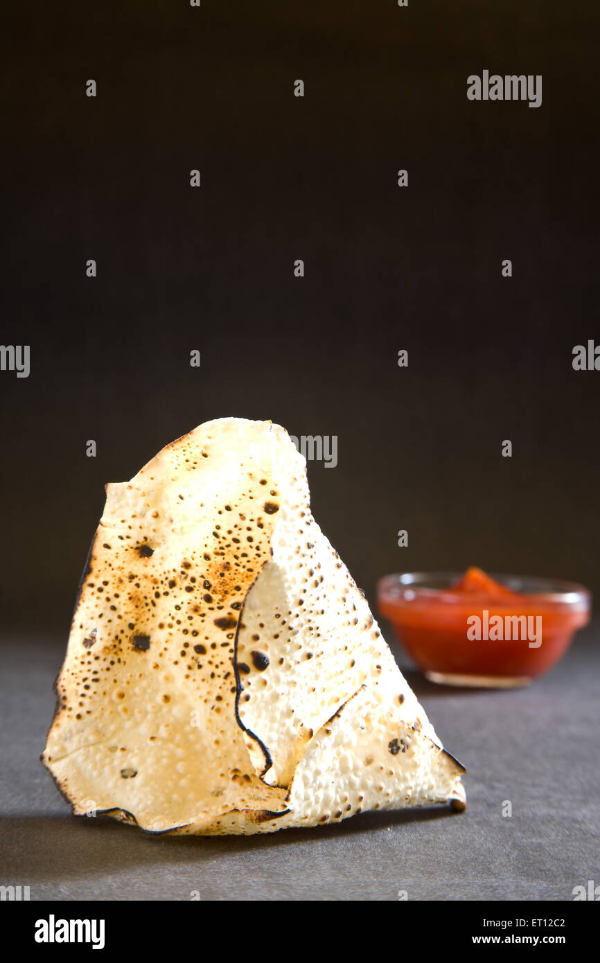 roasted papad, papadum, poppadom, Indian snack, cracker, tomato ketchup ...