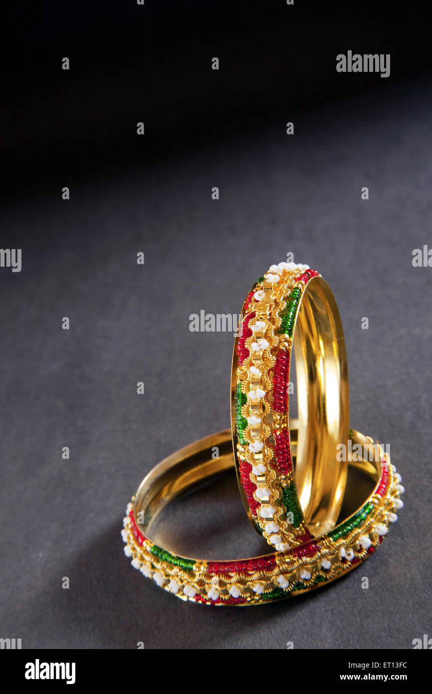 Bangles hi-res stock photography and images - Alamy