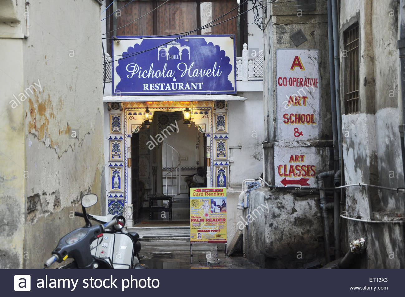 Indian Restaurant Entrance Stock Photos & Indian Restaurant Entrance ...