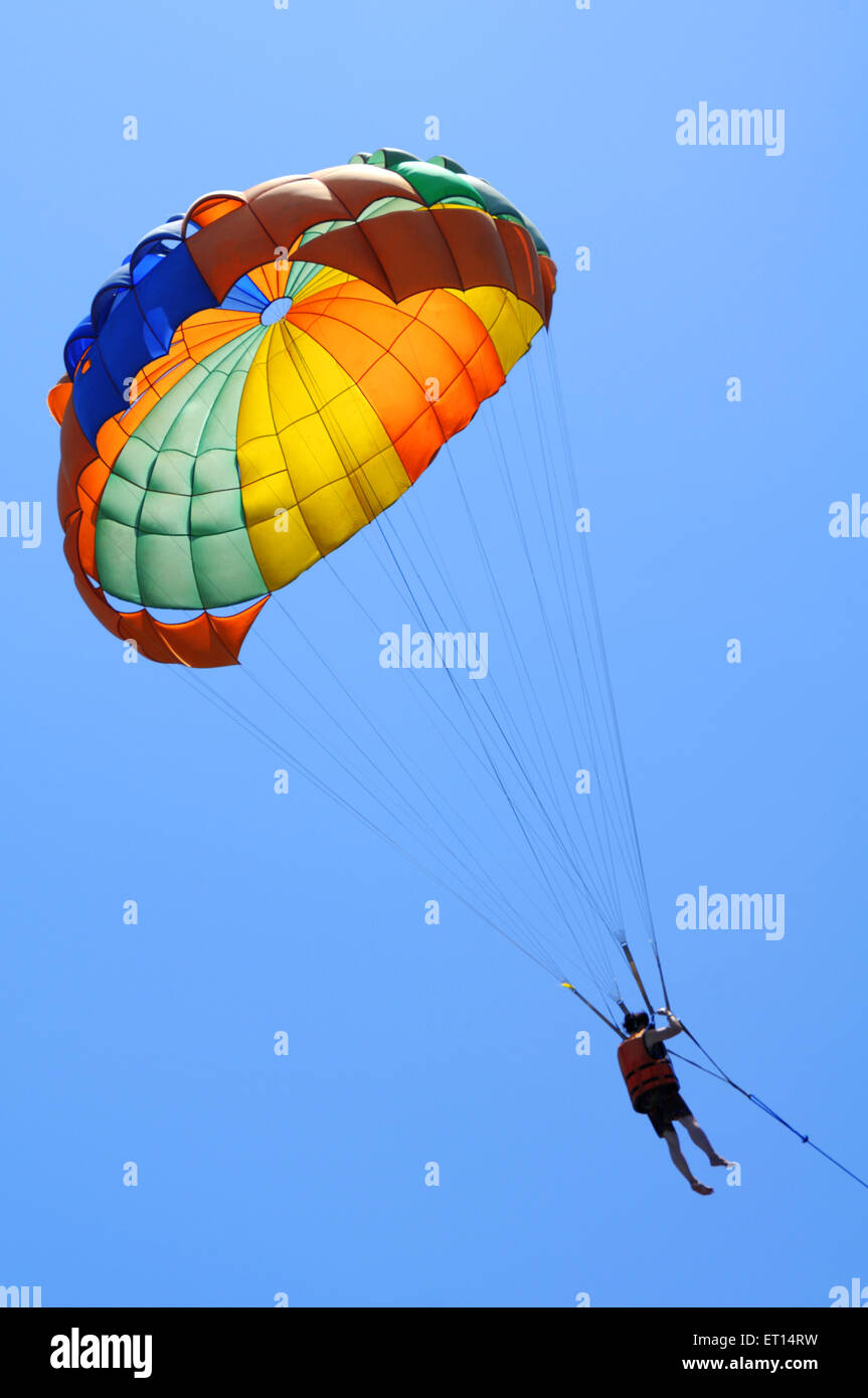 Two parasailing hi-res stock photography and images - Alamy