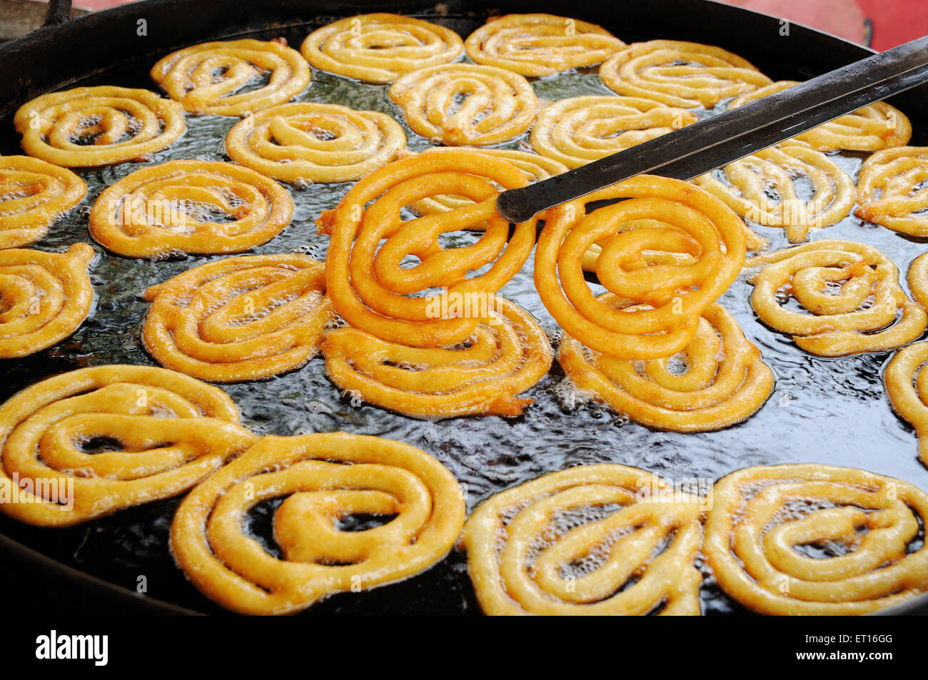 Making the dishes hi-res stock photography and images - Alamy