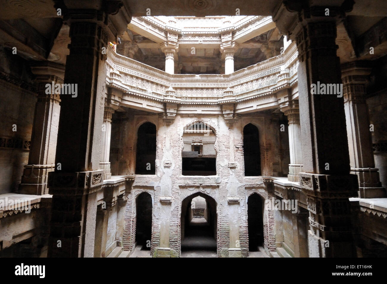 Adalaj stepwell architecture hi-res stock photography and images - Alamy