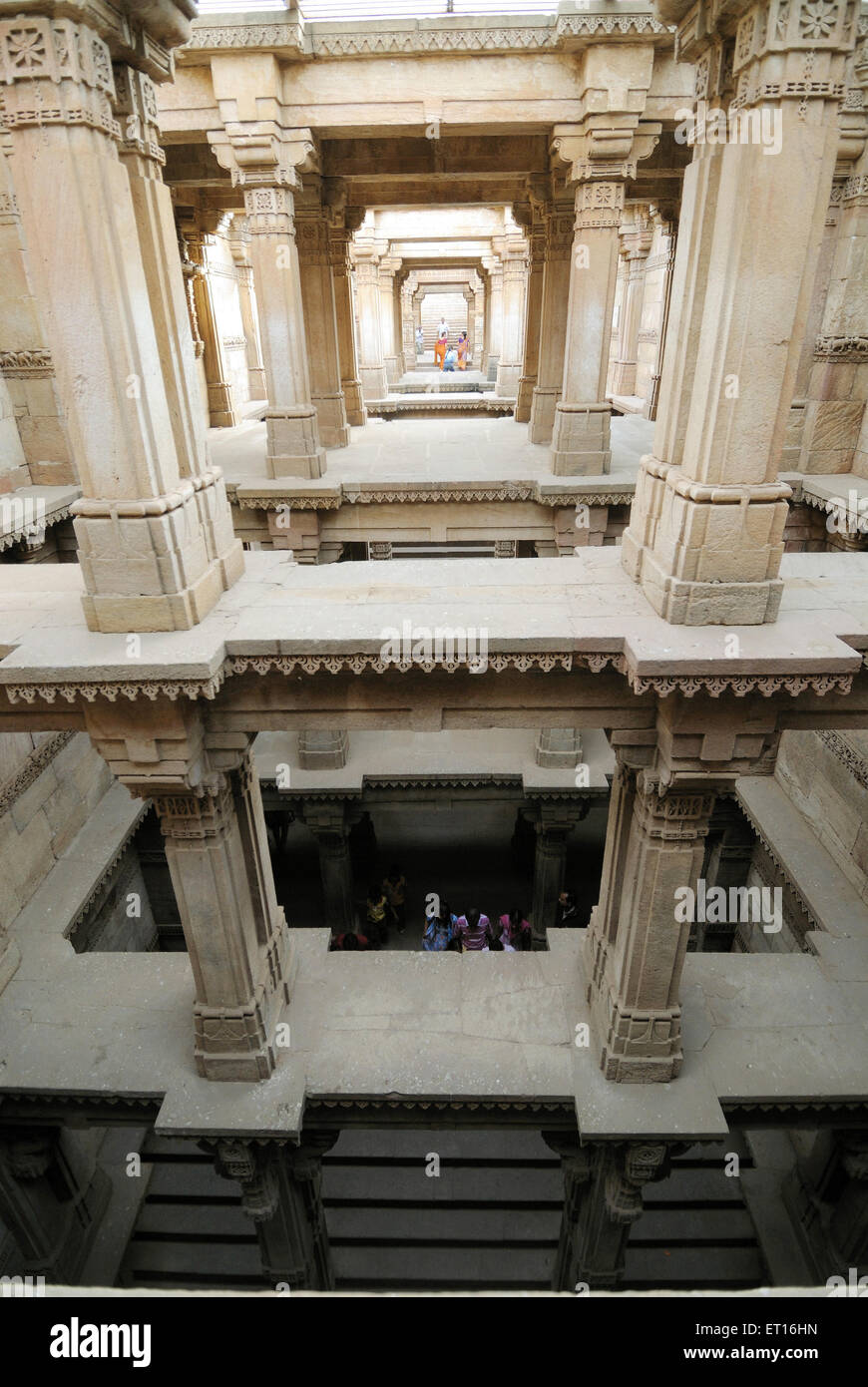 Adalaj stepwell architecture hi-res stock photography and images - Alamy