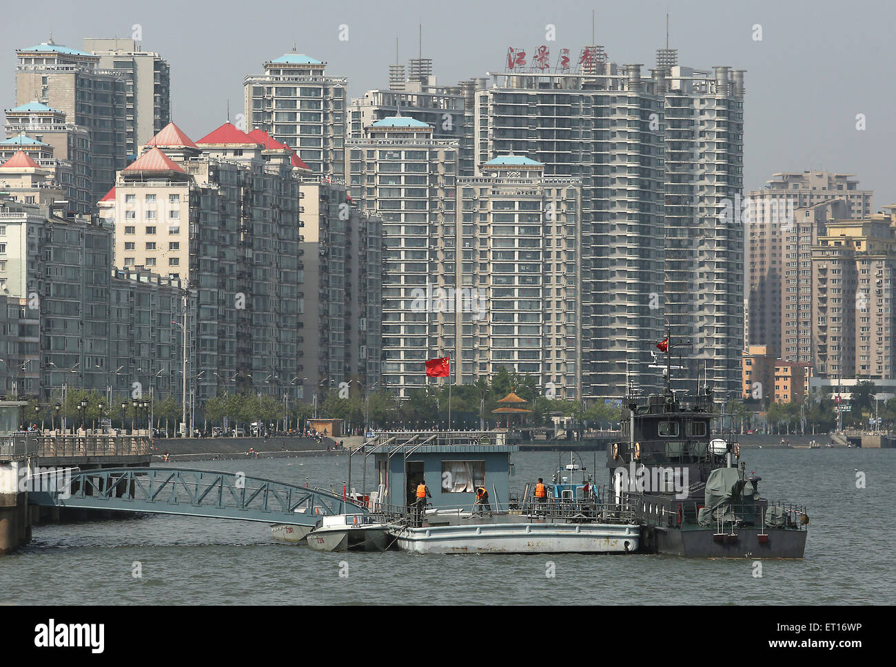 Dandong, LIAONNG PROVINCE, CHINA. 30th May, 2015. Chinese military ...