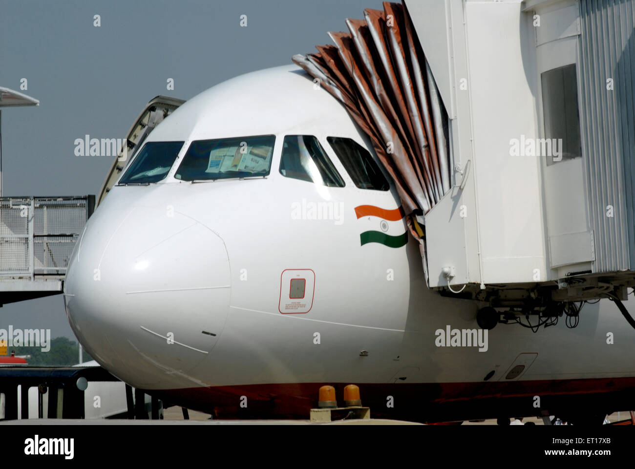 Aeroplane vestibule, passenger boarding bridge, air bridge, jet bridge ...