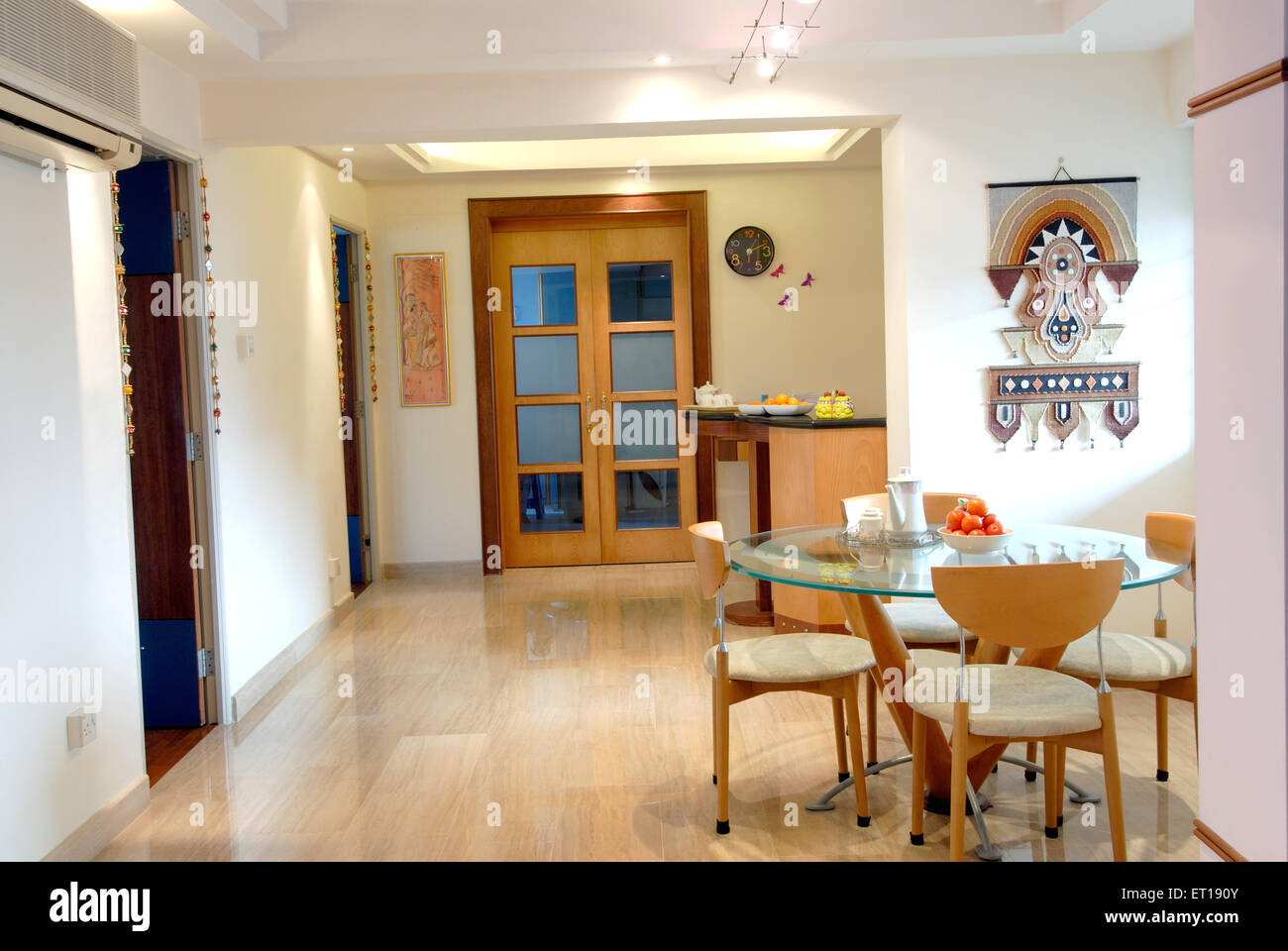 Hall door dining room dining rooms hi-res stock photography and images ...