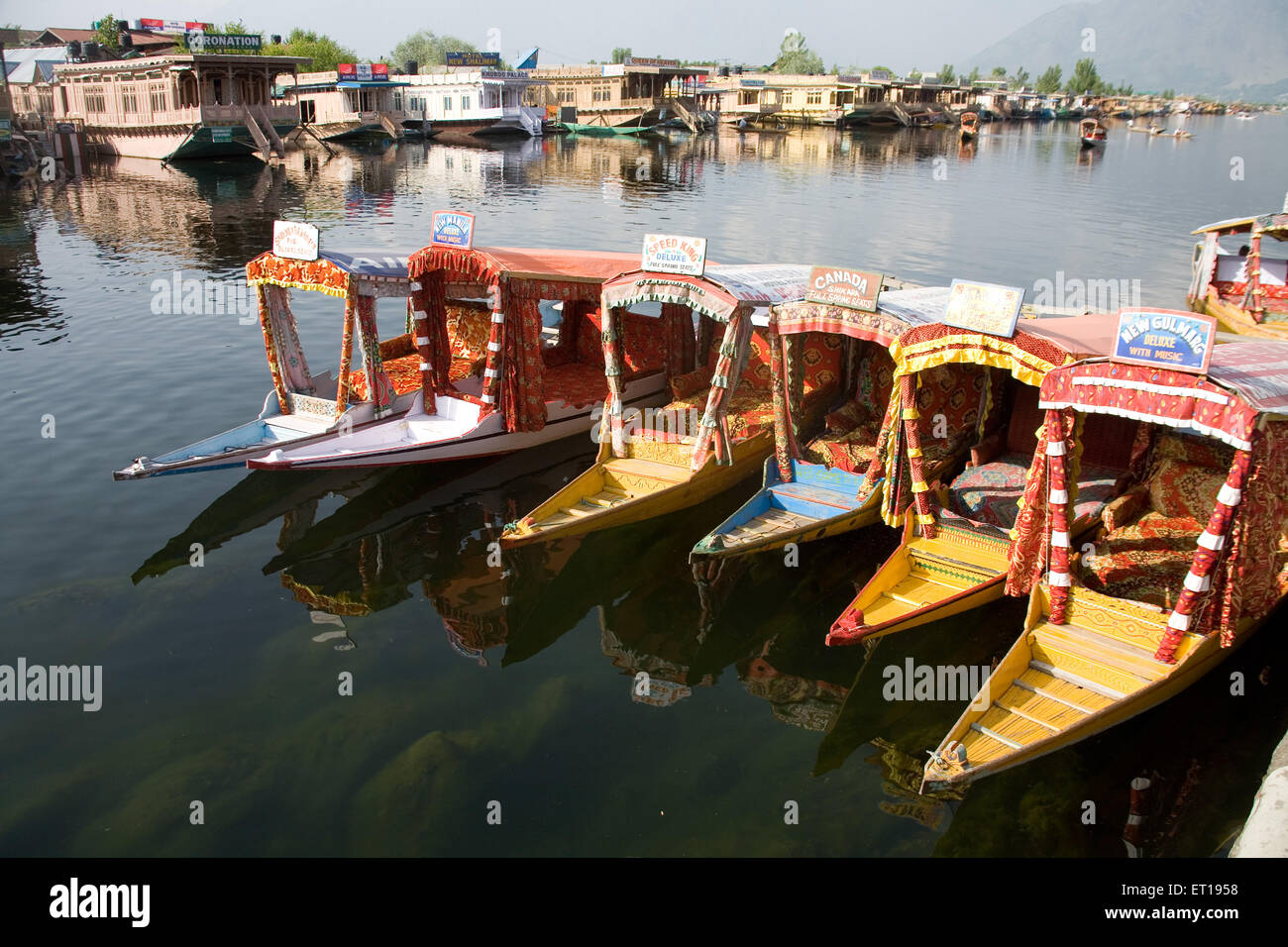 Shikara boats hi-res stock photography and images - Alamy