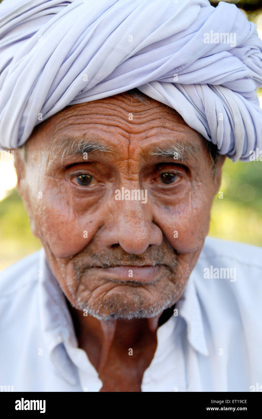 Man with white turban hi-res stock photography and images - Alamy
